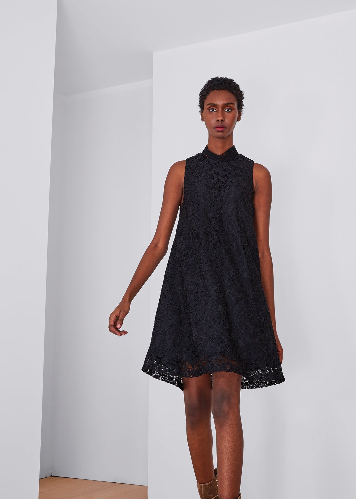 Molly short dress in lace . Black - Betina Lou
