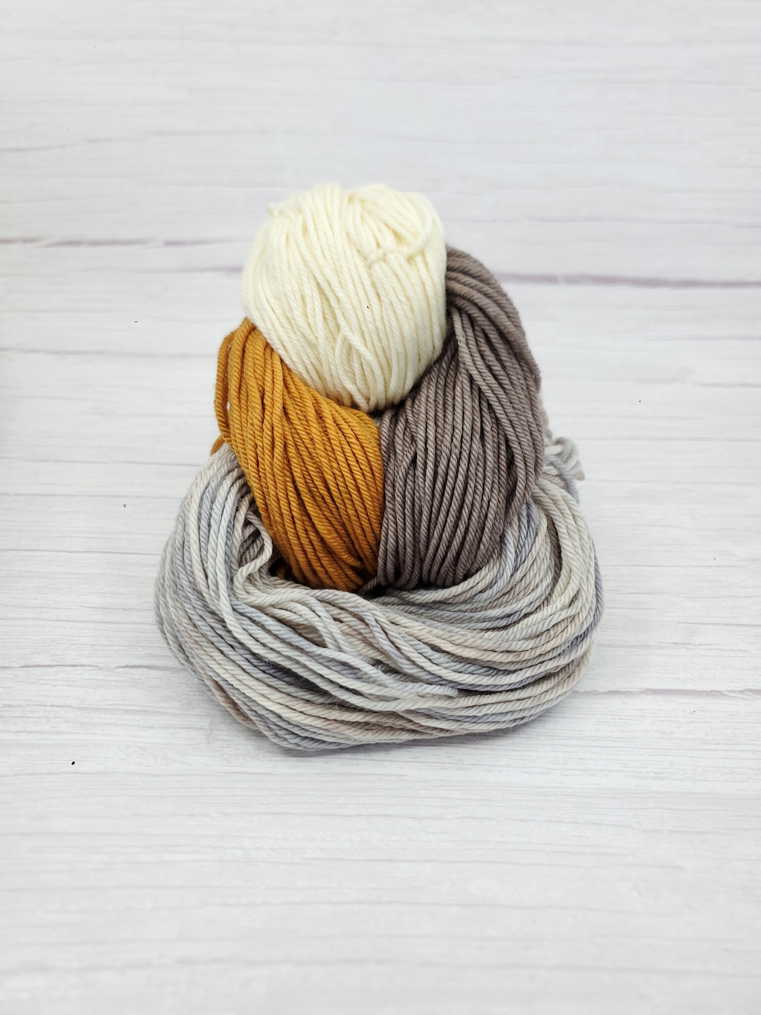 Narwhal 20g LYS Tour Crochet Set Sandstone 2025 - Stranded by the Sea