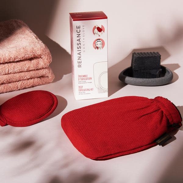 DANIELE HENKEL: Gant Renaissance Bleu Zenith - Esthétique Julie St-Louis