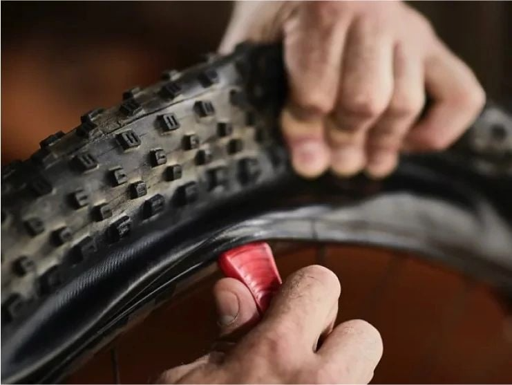 Repair a tire puncture like a pro - Cycle Dupuis