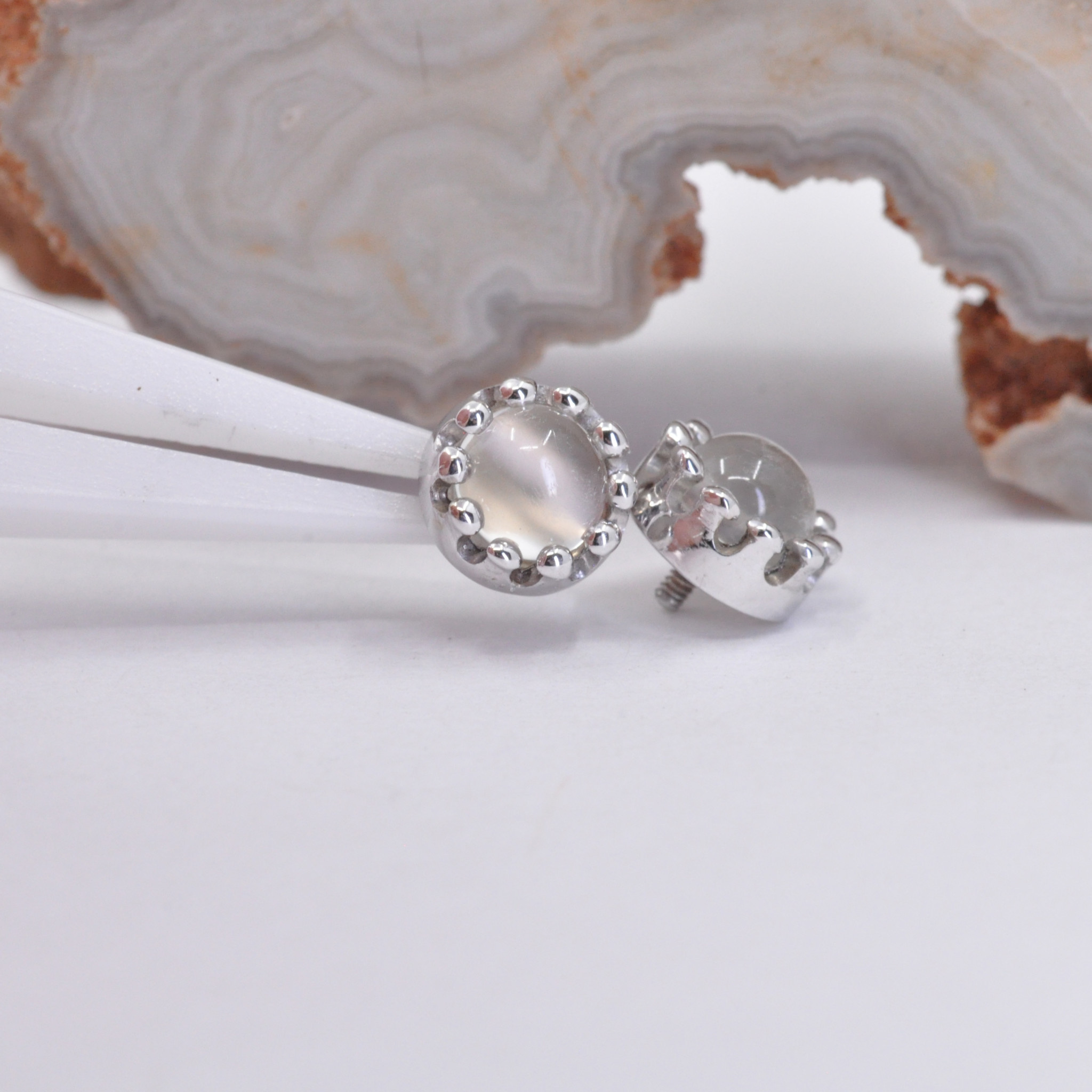 Crown Prong with 4mm White Moonstone Cabochon White Gold 16g Threaded ...