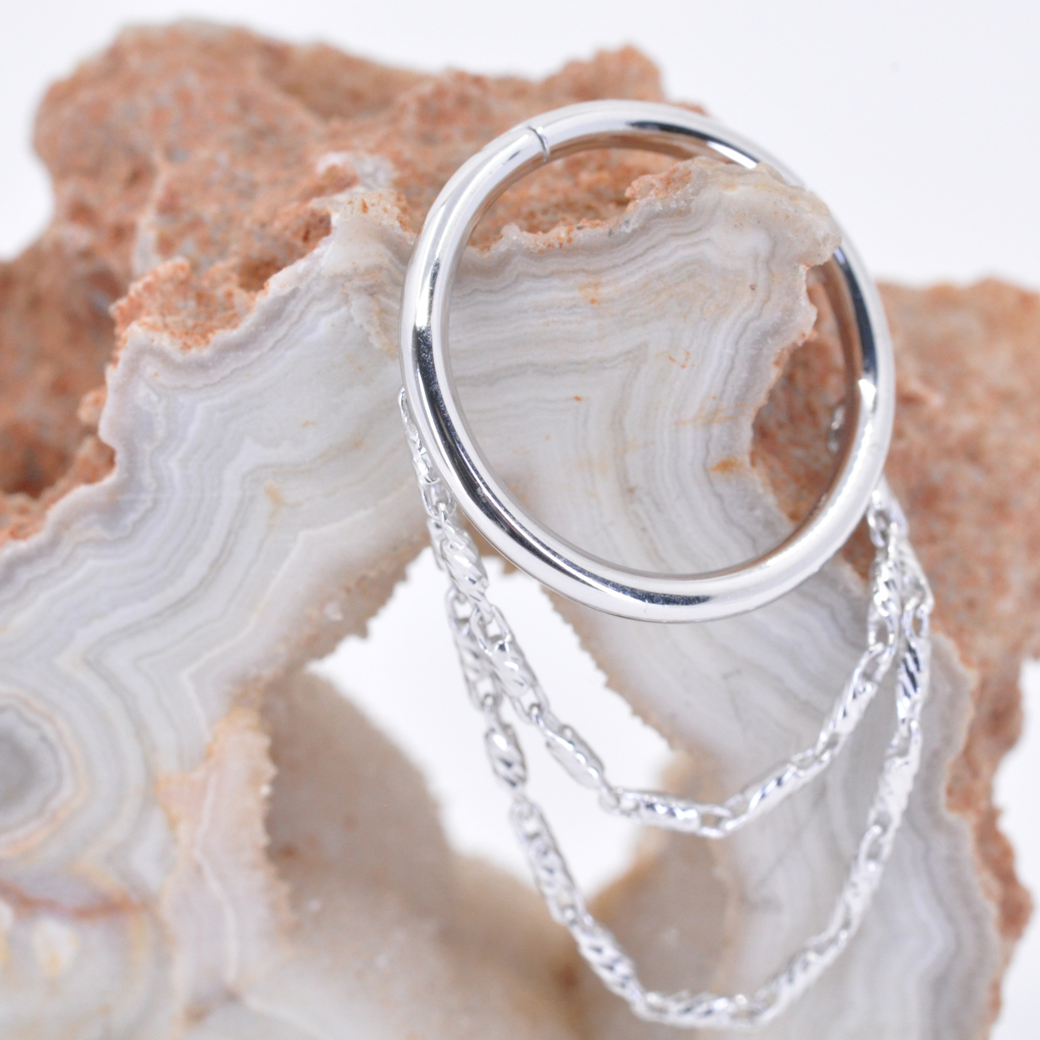 16g 7/16" Grad Chain Conch Clicker Ring in 14k White Gold - Mint Piercing