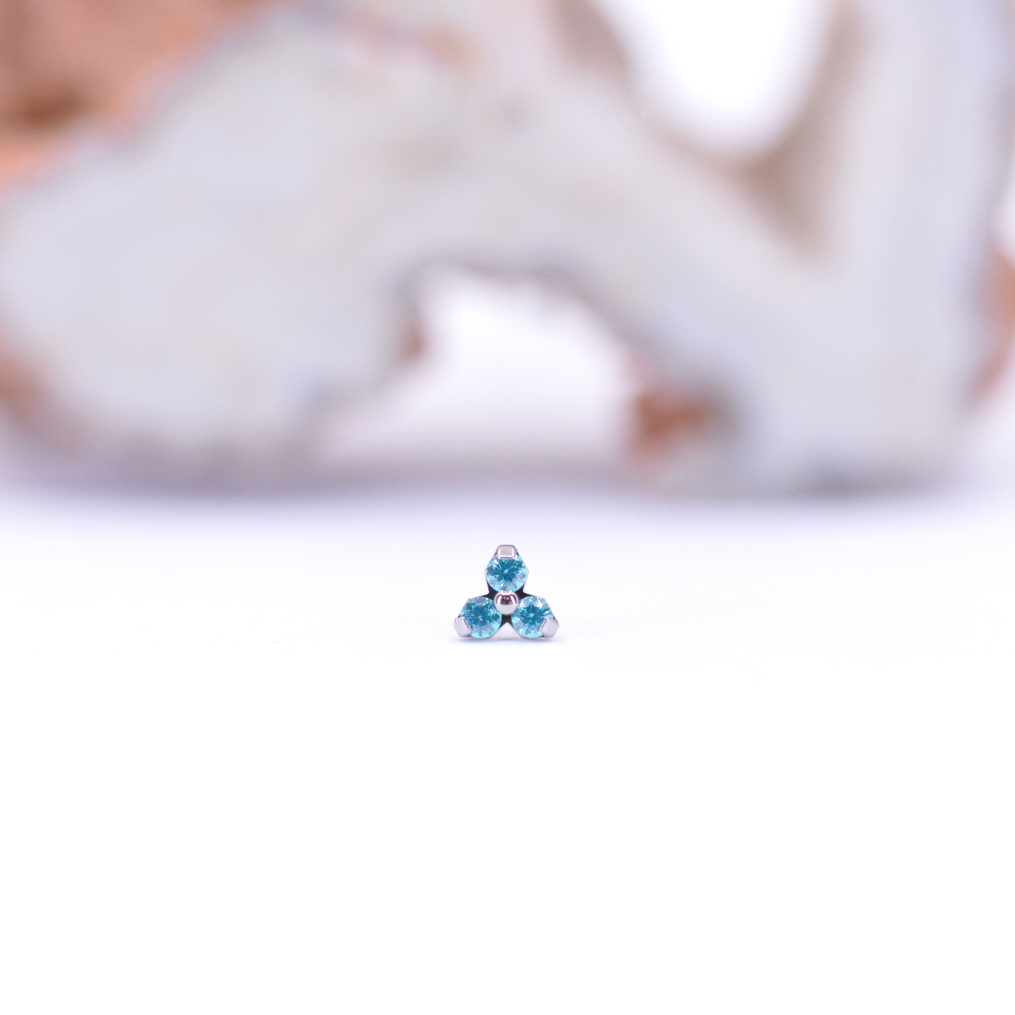 Trinity Prong Titanium Threadless Ends by Neometal - Mint Piercing