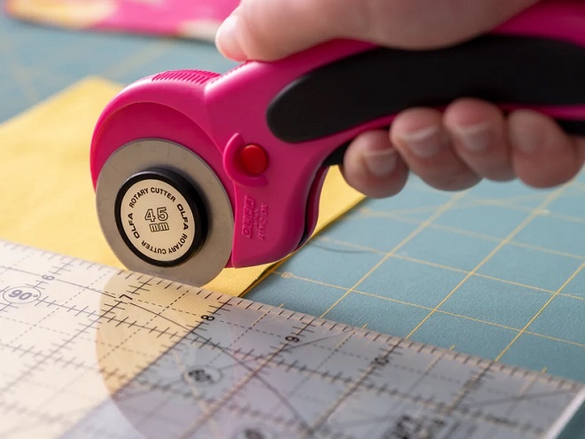 OLFA 45mm Ergonomic Rotary Cutter - MAGENTA - Stitch by Stitch