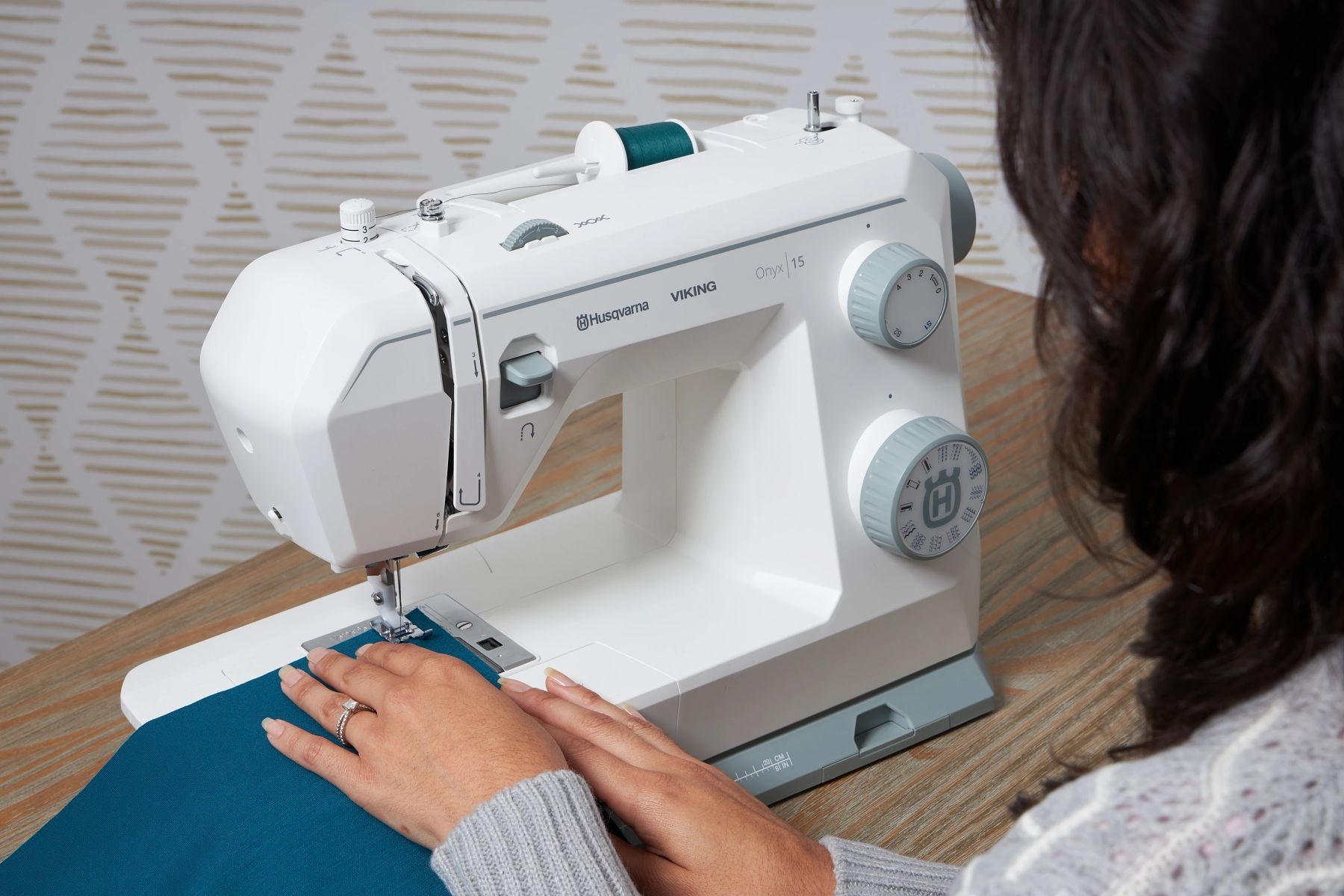 ONYX™ 15 Sewing Machine - Stitch by Stitch