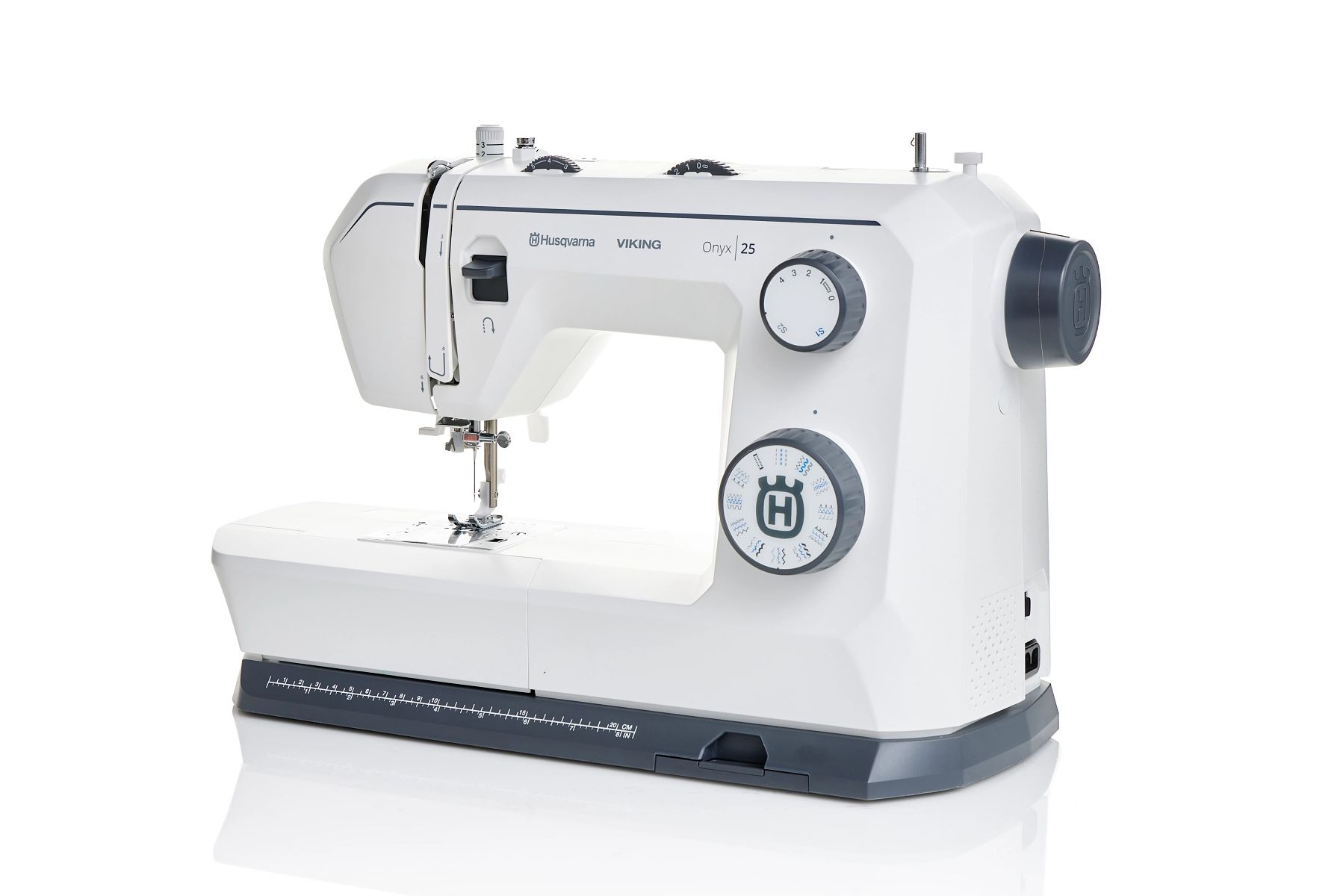 ONYX™ 25 Sewing Machine - Stitch by Stitch