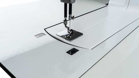 Powerquilter™ 1600 Machine à piquer à station - Pénélope machines à coudre