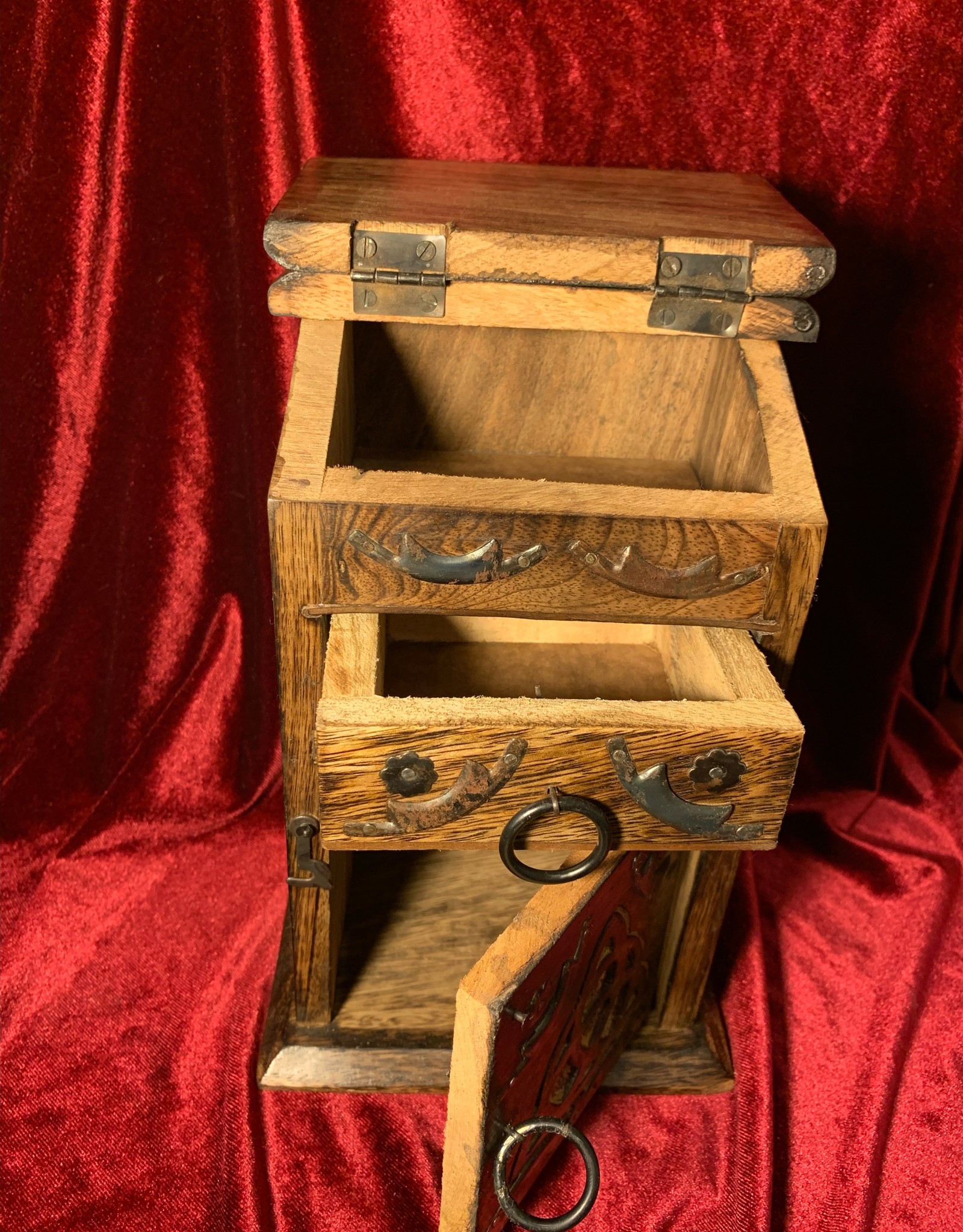 Triquetra Herb Chest - Becca