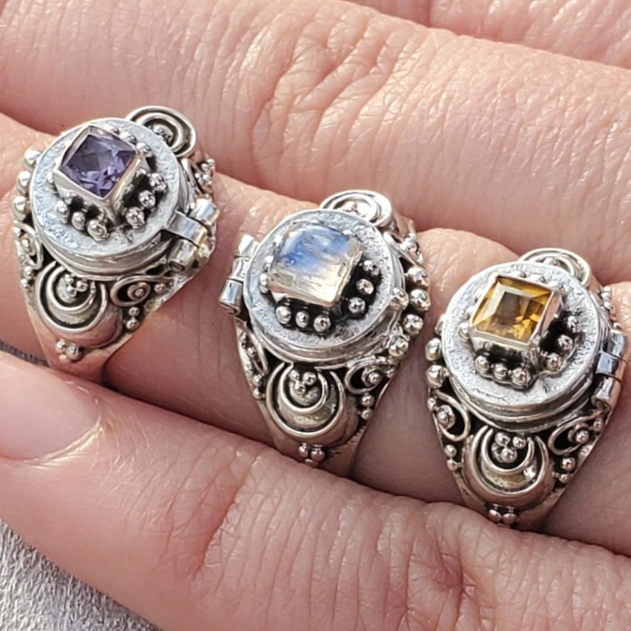 -Poison Ring with Square Gemstone | Sterling Silver | - Becca