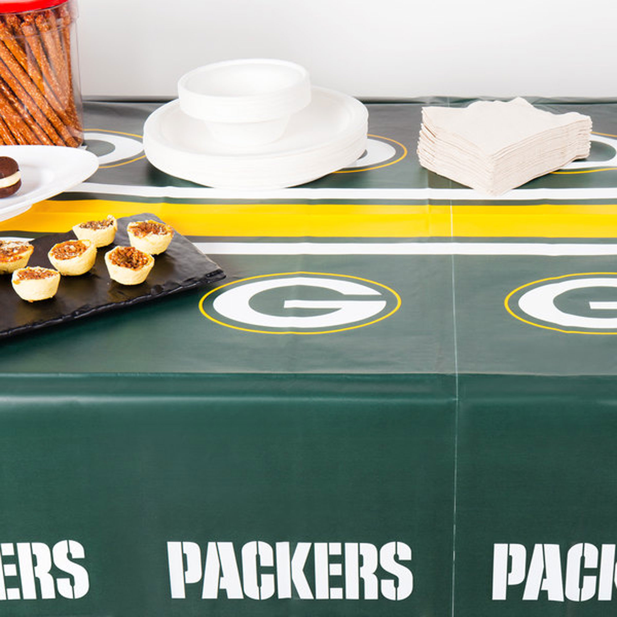 Green Bay Packers Plastic Table Cover - Party On!
