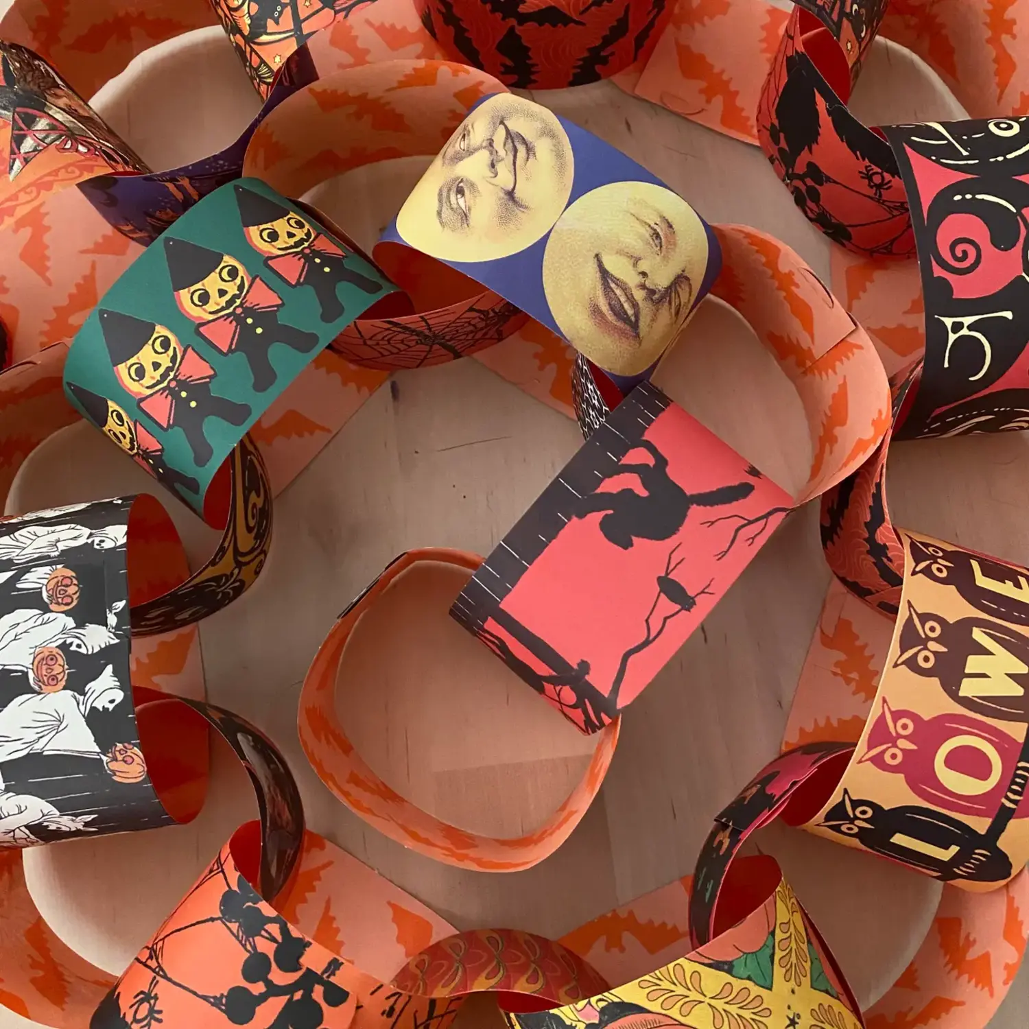 Decor | Paper Chain | Halloween - PLENTY Mercantile & Event Venue