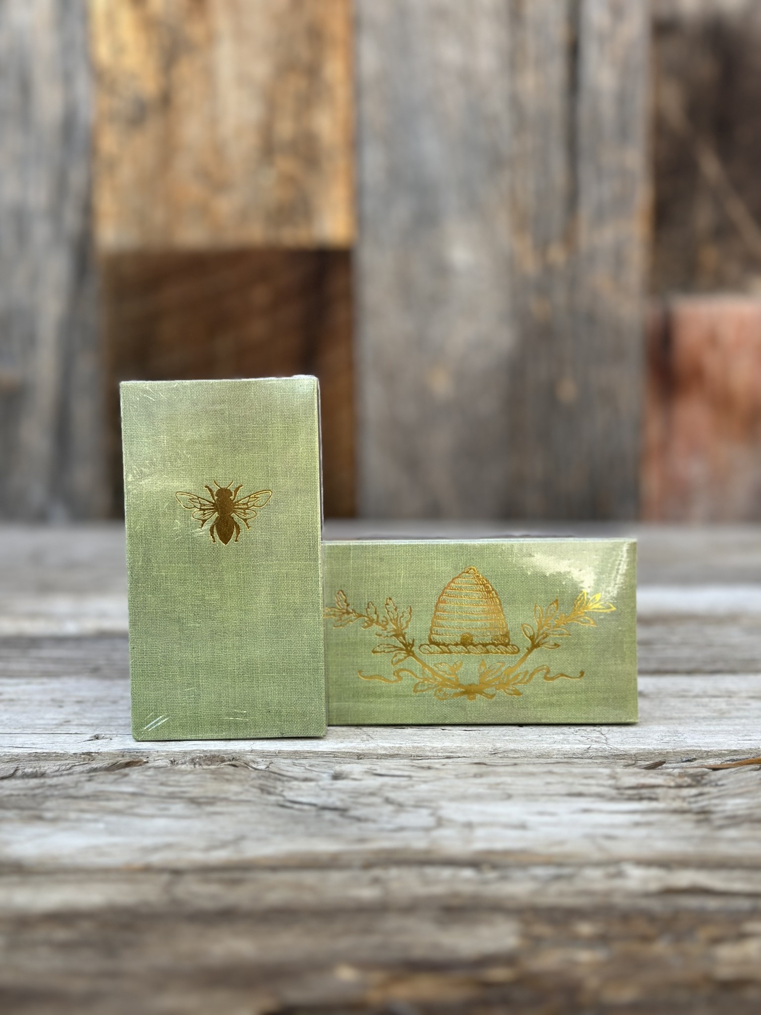 Homart Matches Bee Crest Gold Foil - Island Farm