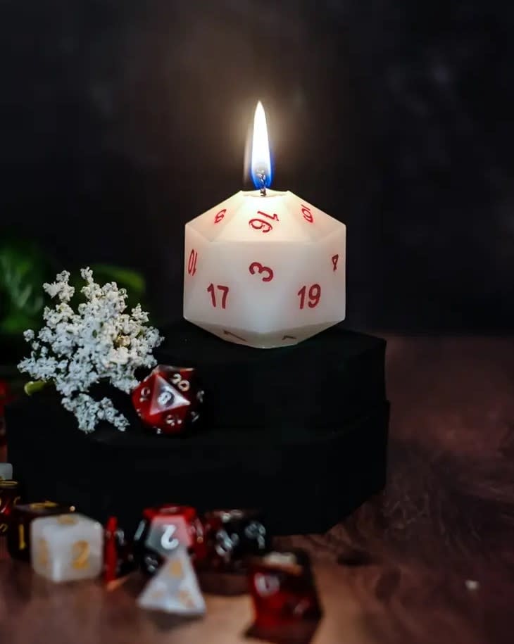 February Scent of the Month Ceremony Scented DnD Dice Candle - 3 Gear ...