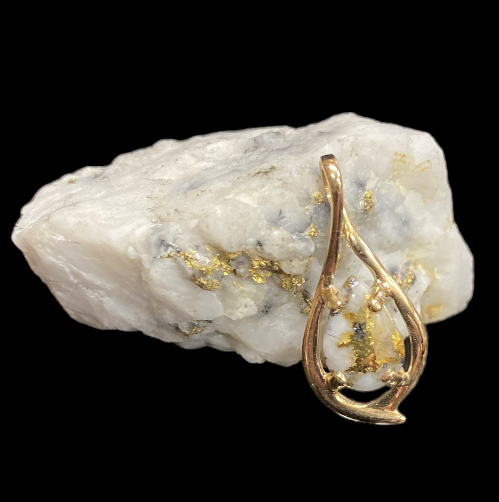 Gold Quartz Pendant Pn774qx White Buffalo