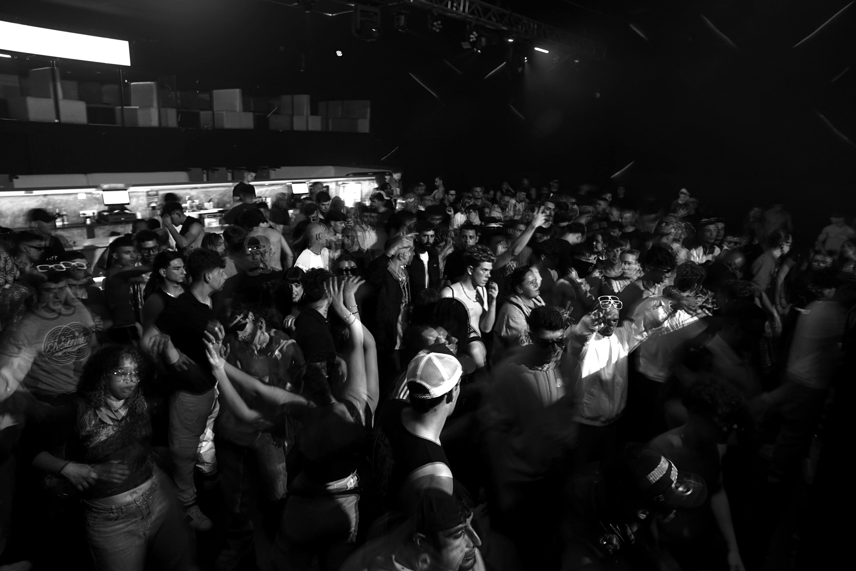 From Warehouse to Worldwide: The Evolution of House Music - Play De Record