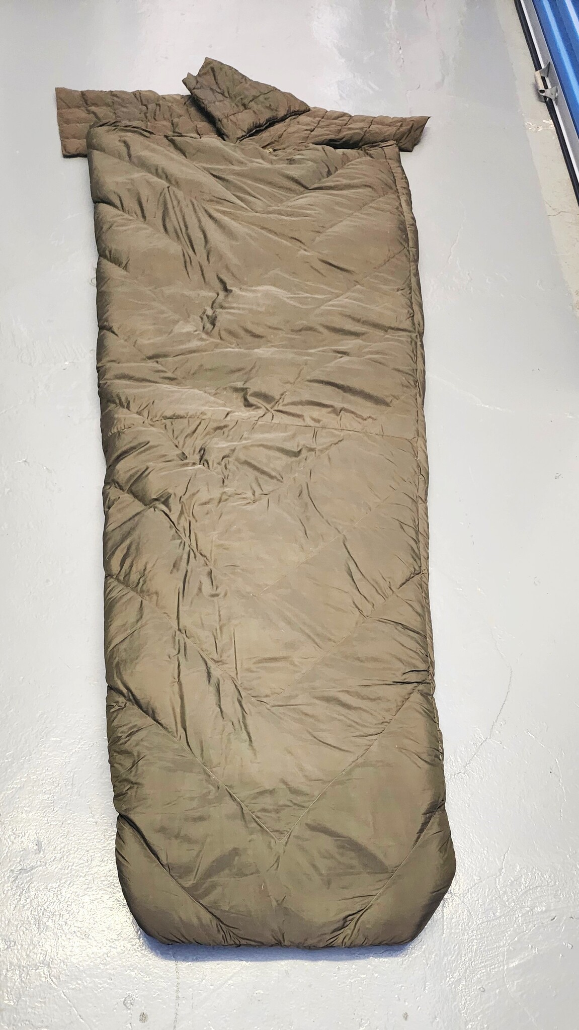 1972 DOWN SLEEPING BAG - GREAT CONDITION - Smith Army Surplus