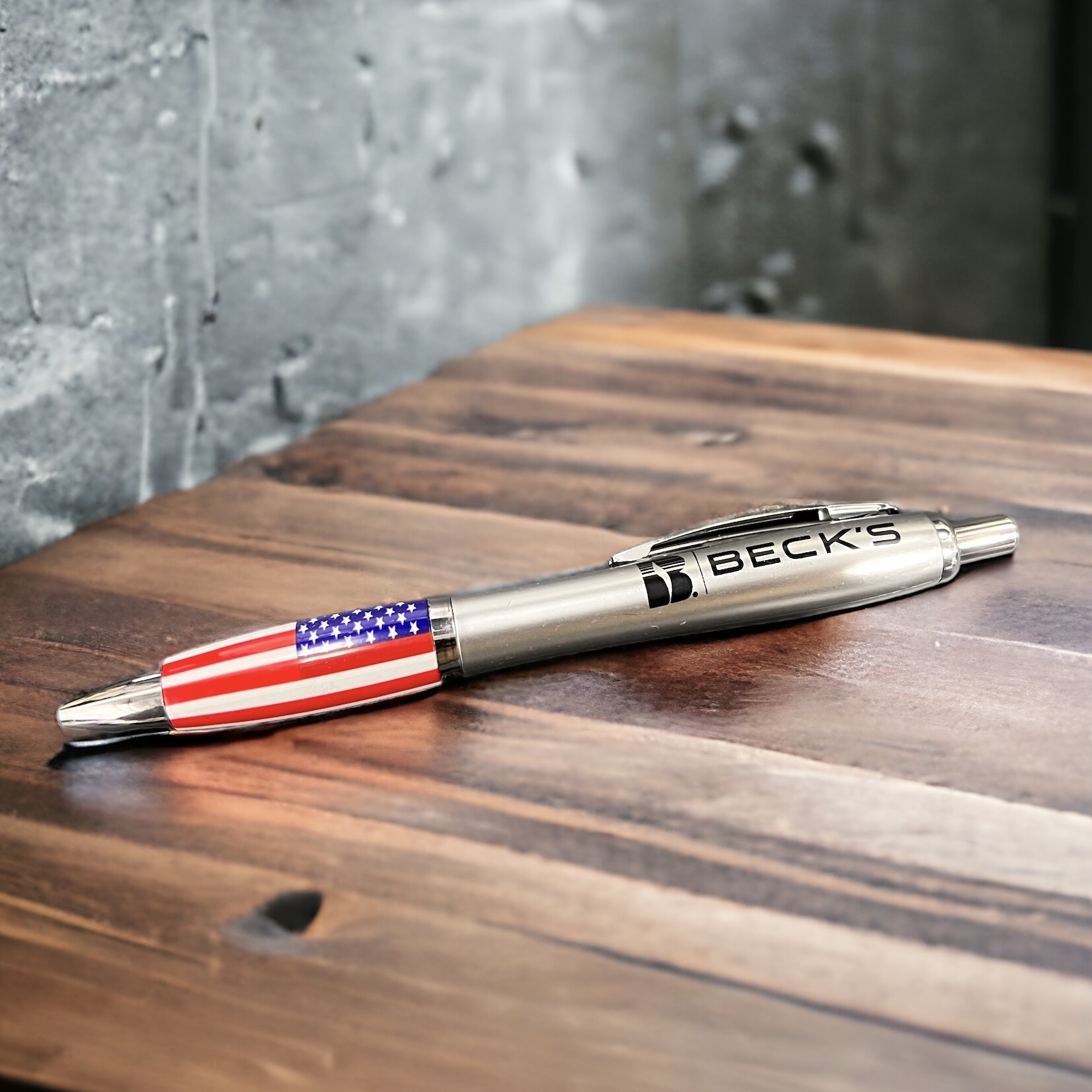 04315 Flag Pen - Beck's Country Store