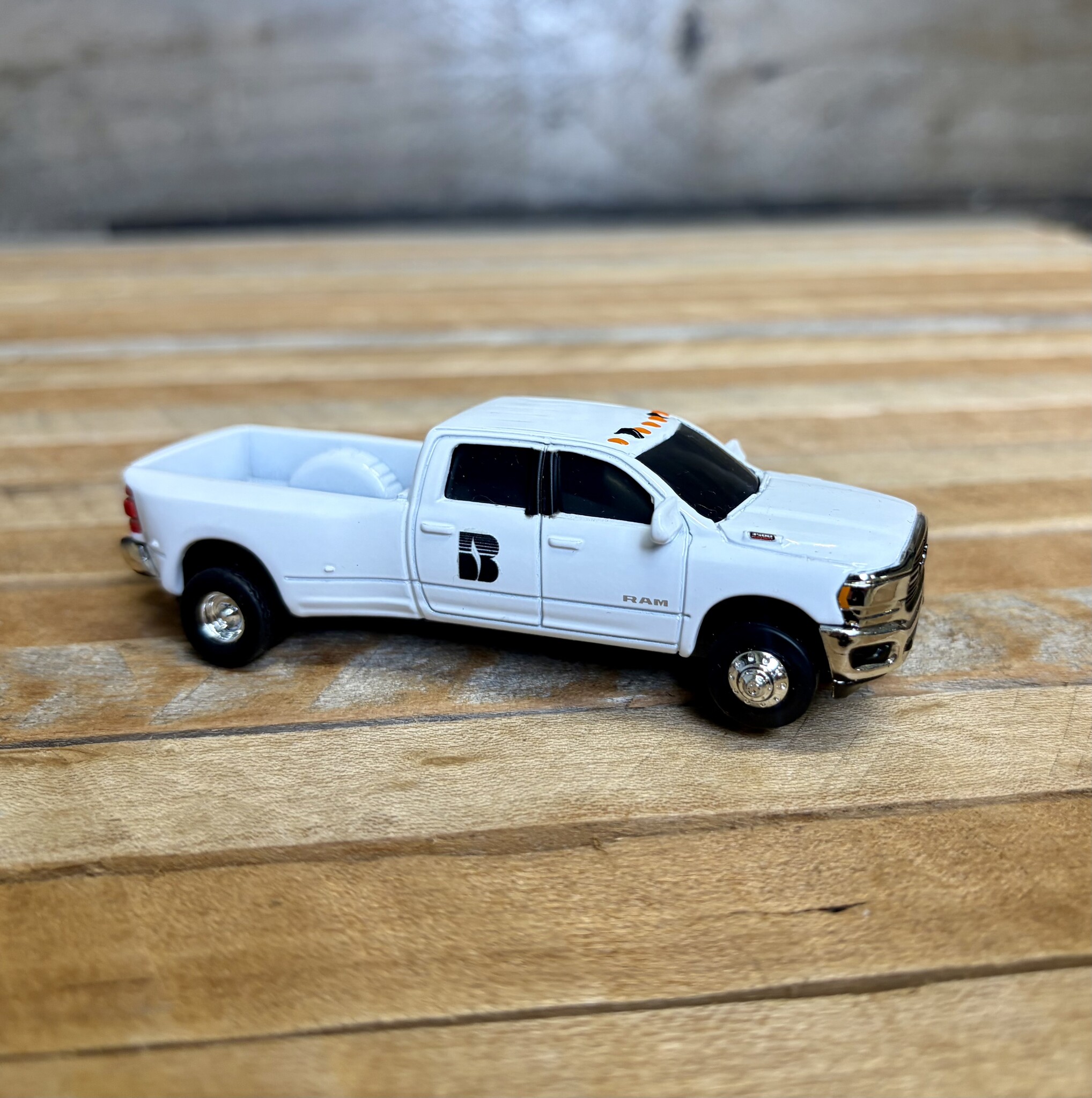 04979 Dually Pick Up Truck - Beck's Country Store