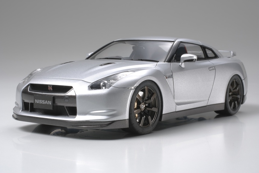 Tamiya 24300 - 1/24 Nissan GT-R Model Kit - Hub Hobby