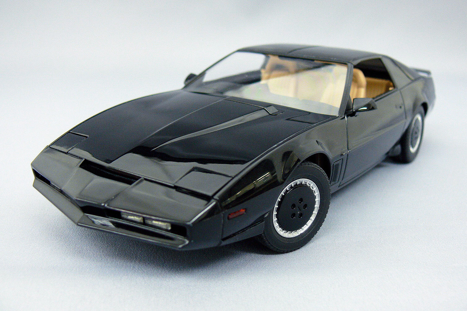 Aoshima 06321 - 1/24 Knight Rider Knight 2000 K.I.T.T. Season III - Hub ...