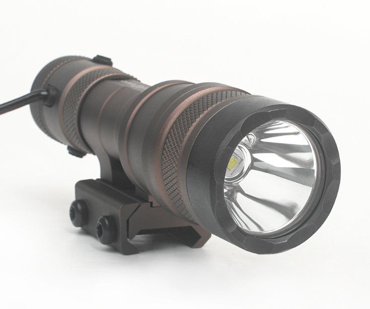 Tactical Micro Flashlight with pressure pad (1000lm) FDE - US Airsoft, Inc.