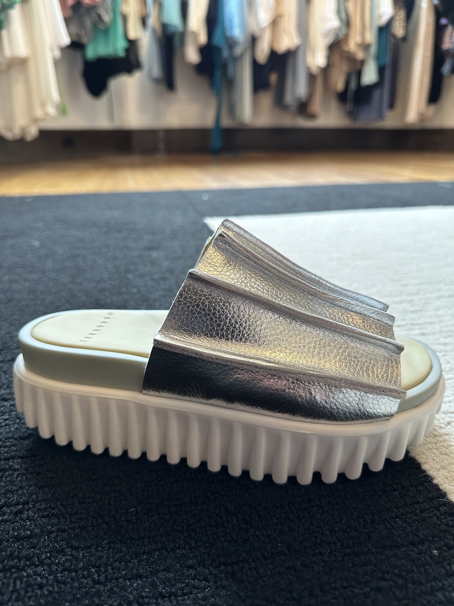 4CCCCEES- Waffo Pleat- Silver - Dukes Online