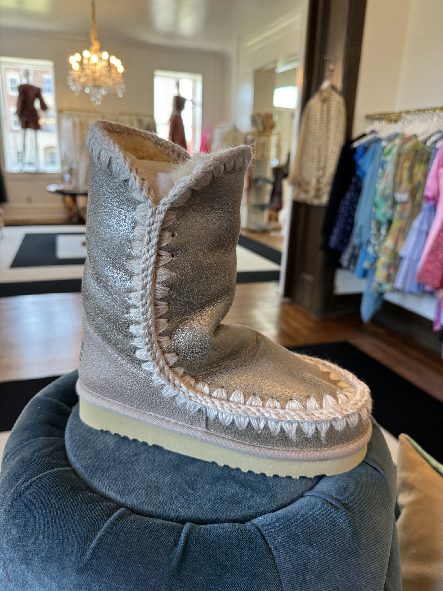 Mou- Eskimo 24- Stone Metallic - Dukes Online