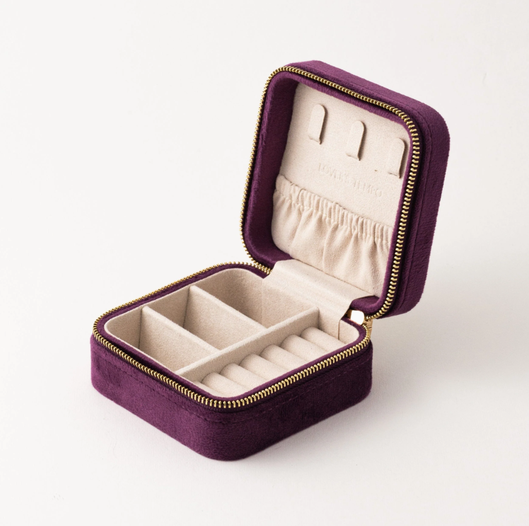 Lover's Tempo Bon Voyage Square Travel Case - Judy At The Rink