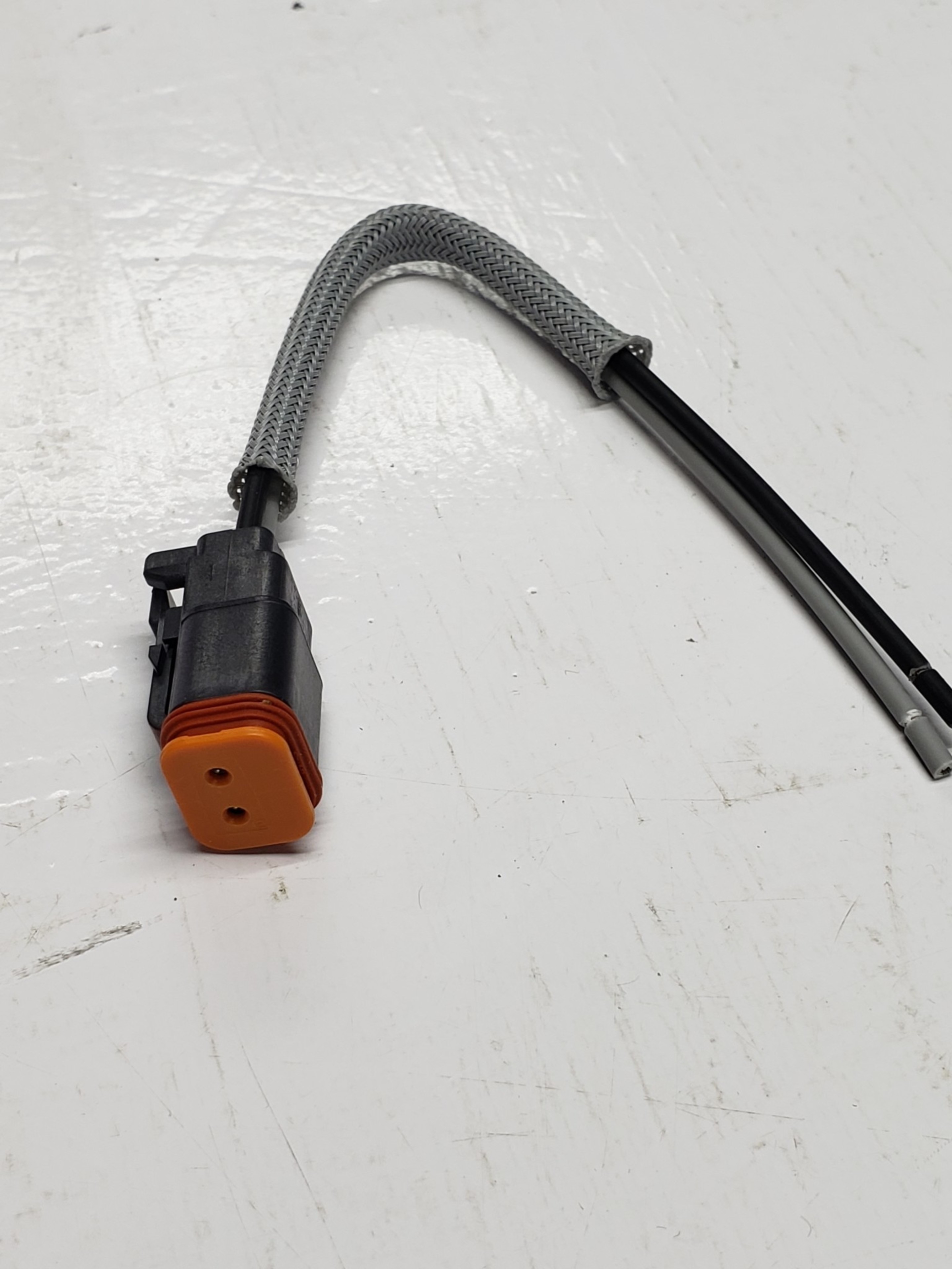 PLUG CONNECTOR VOLVO VISOR MARKER LIGHT - Meca Truck Chrome