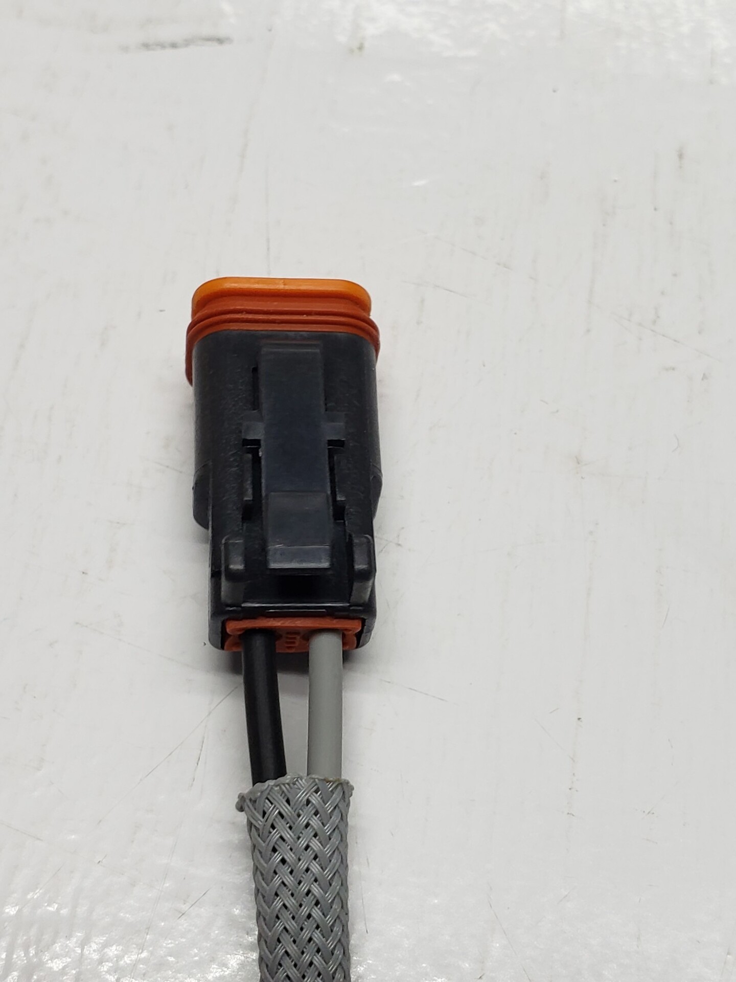 PLUG CONNECTOR VOLVO VISOR MARKER LIGHT - Meca Truck Chrome
