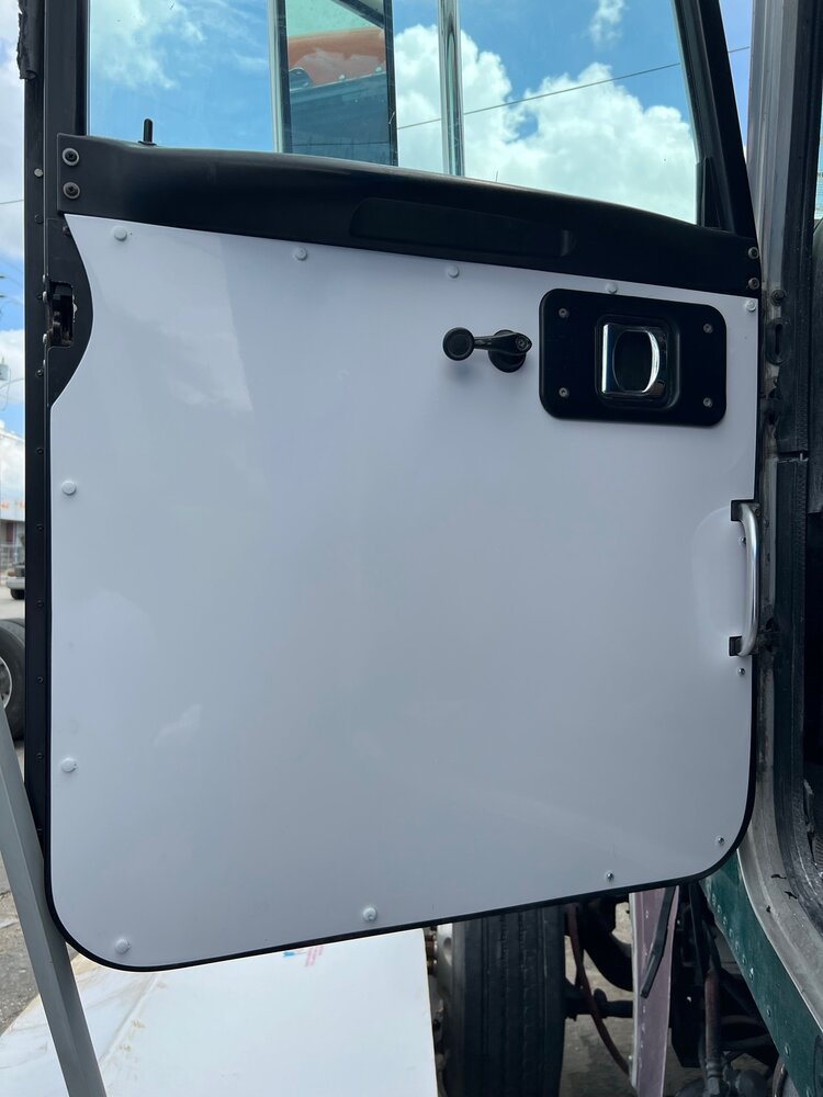 DOOR PANEL PB PETERBILT 379 FIBERGLASS - Meca Truck Chrome