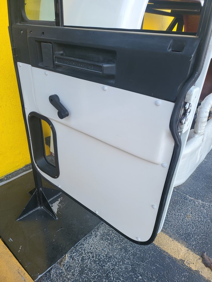 ALL PRODUCTS MADE OUT OF FIBERGLASS - Meca Truck Chrome