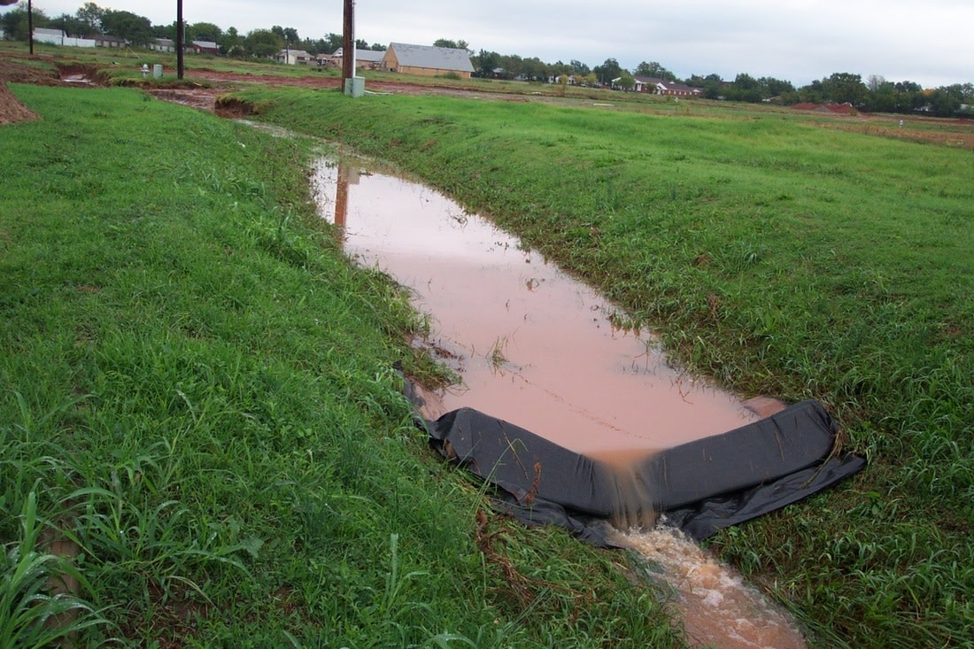 Triangular Silt Dike, SZ. 18" Tall x 10' Long - Silt Management ...