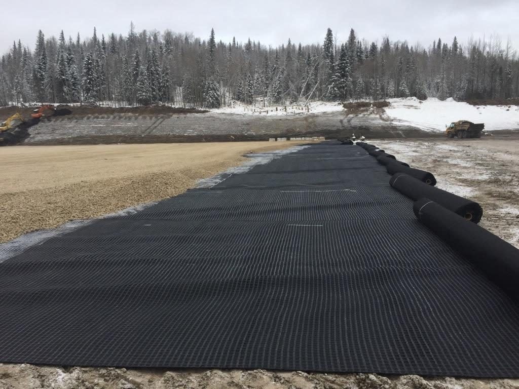 Winfab 600HTM High Strength UV Woven Geotextile Fabric, SZ. 15 'x 300 ...
