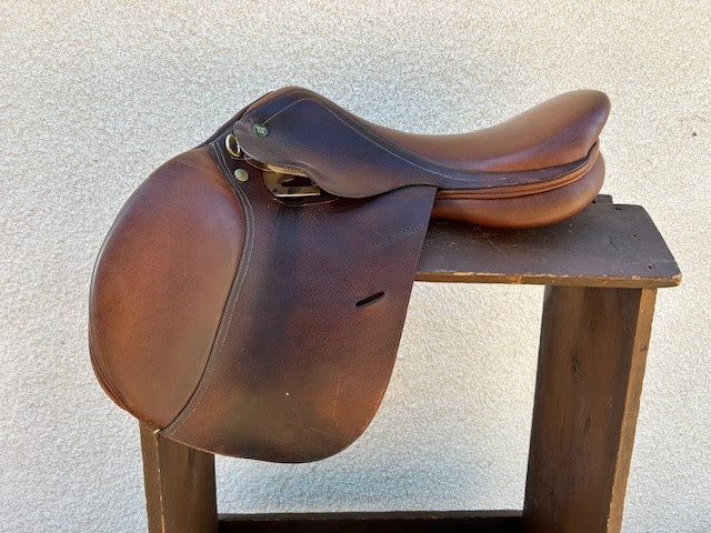 Beval Jump Saddle 17" Seat, 4" Gullet - San Diego Saddlery