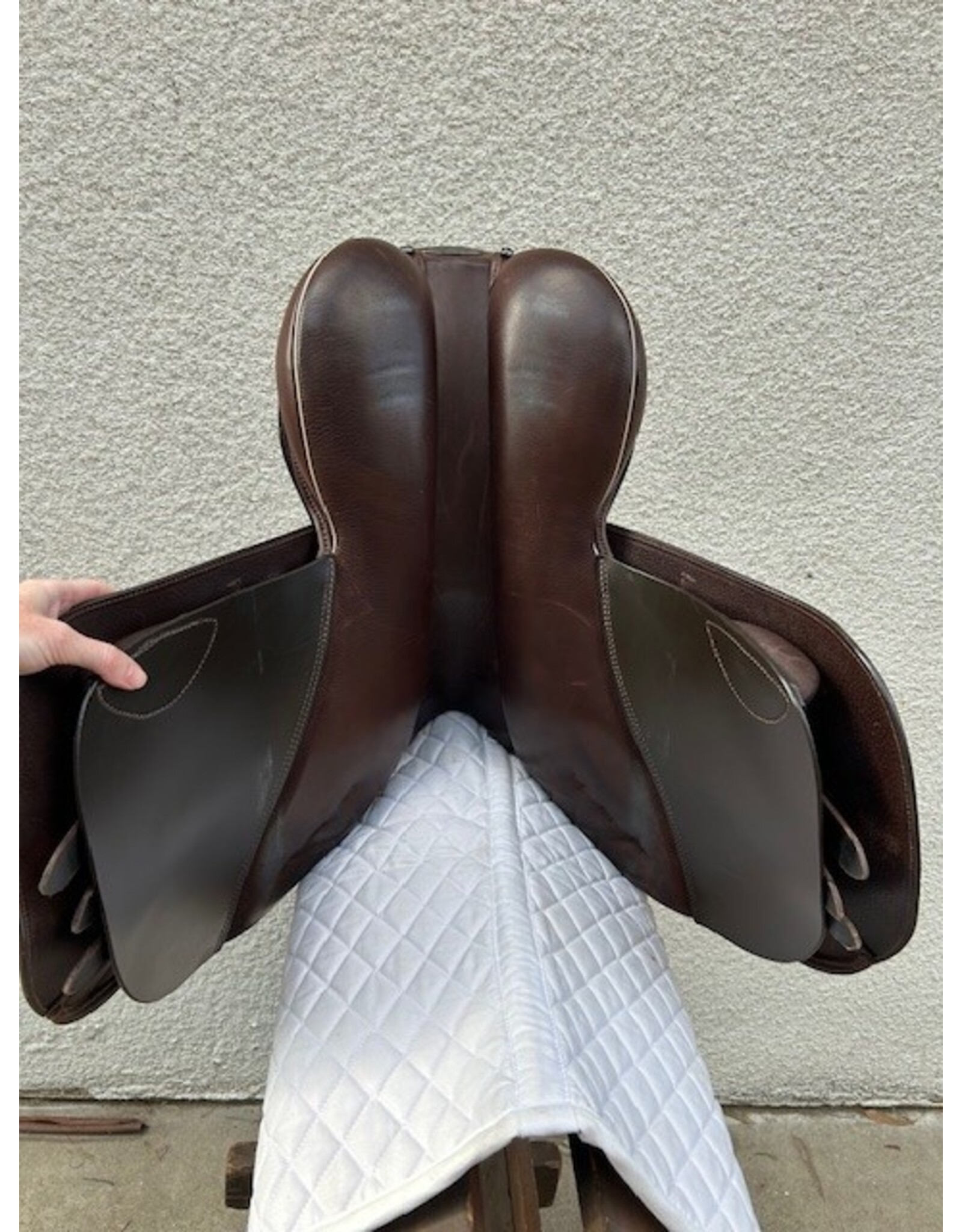 Stubben Portos Saddle 17.5" Seat, 32 Tree - San Diego Saddlery