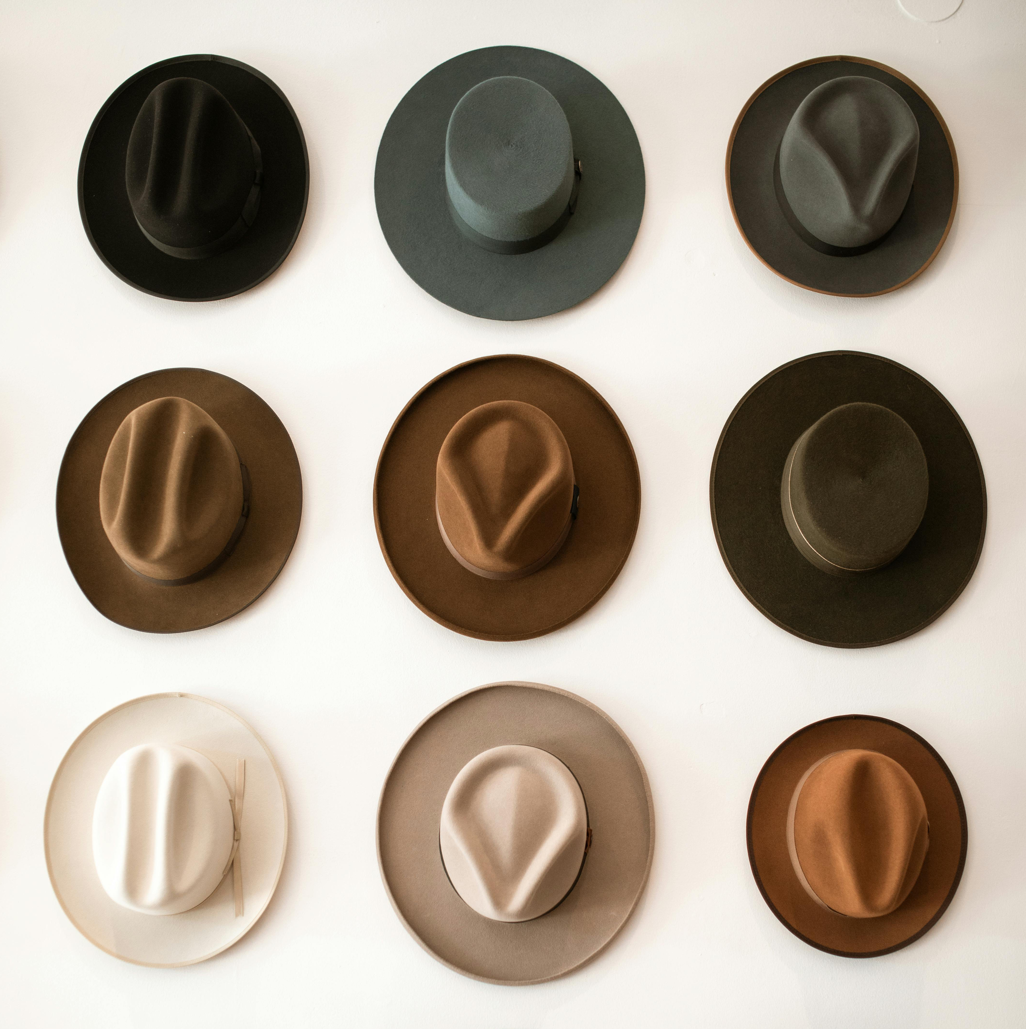 Guide pour choisir la bonne couleur de chapeau | Henri Henri - Henri Henri