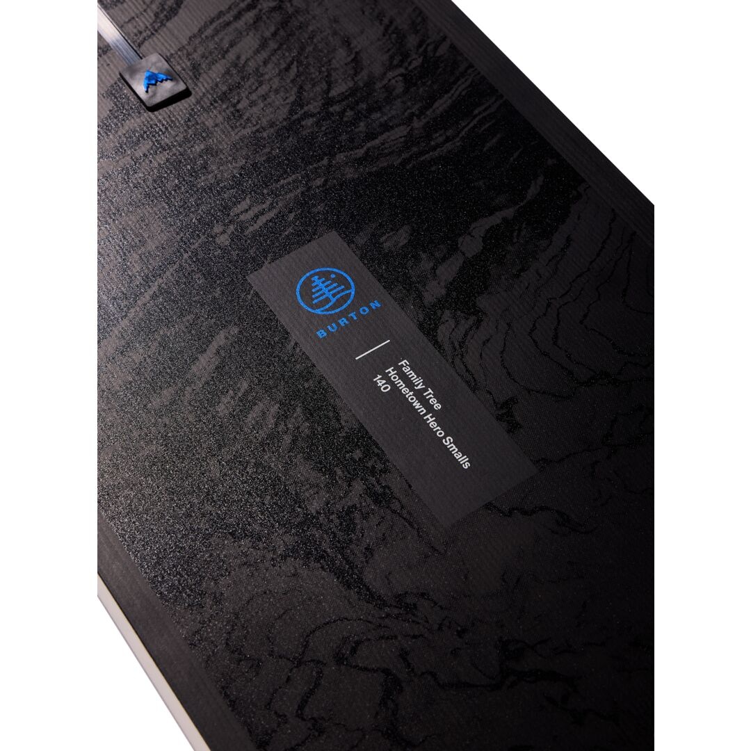 BURTON FAMILY TREE HOMETOWN HERO SMALLS SNOWBOARD 2023 - ONE Boardshop