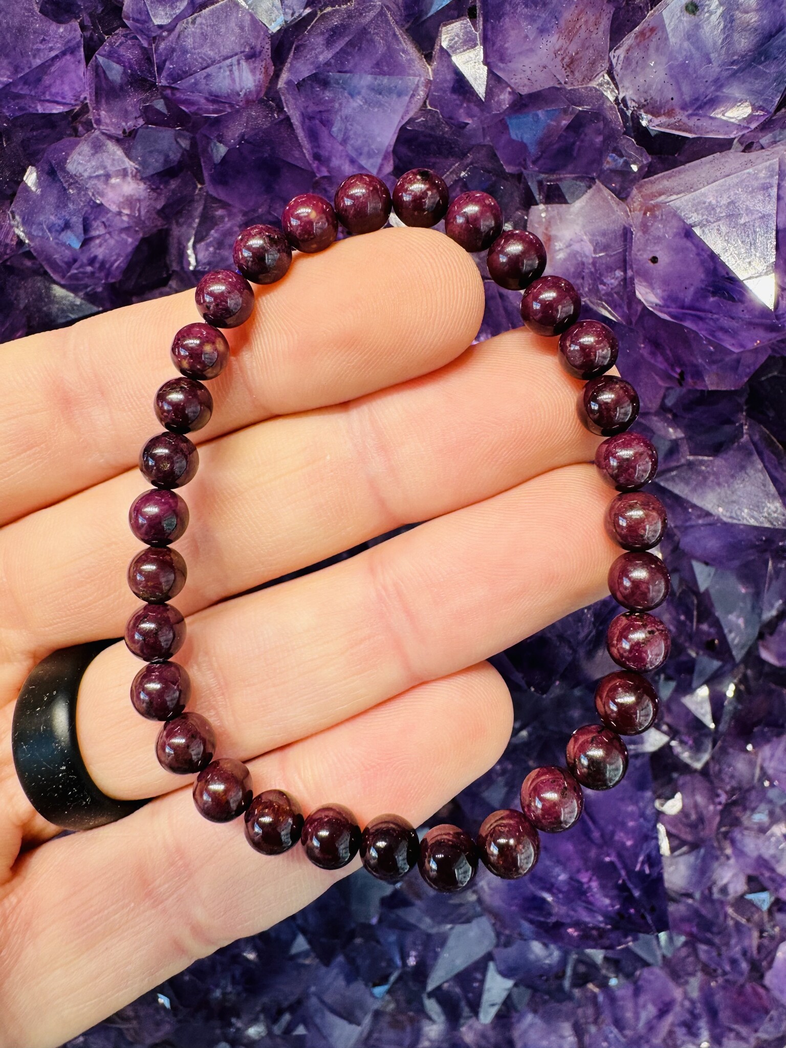 Sugilite Bracelet (Famous Wessels Mine) 5.5mm - Awakenings