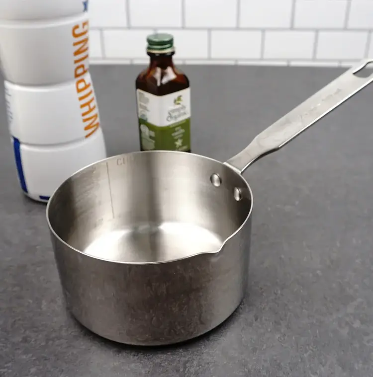 2 cup Measuring Pan - Whisk