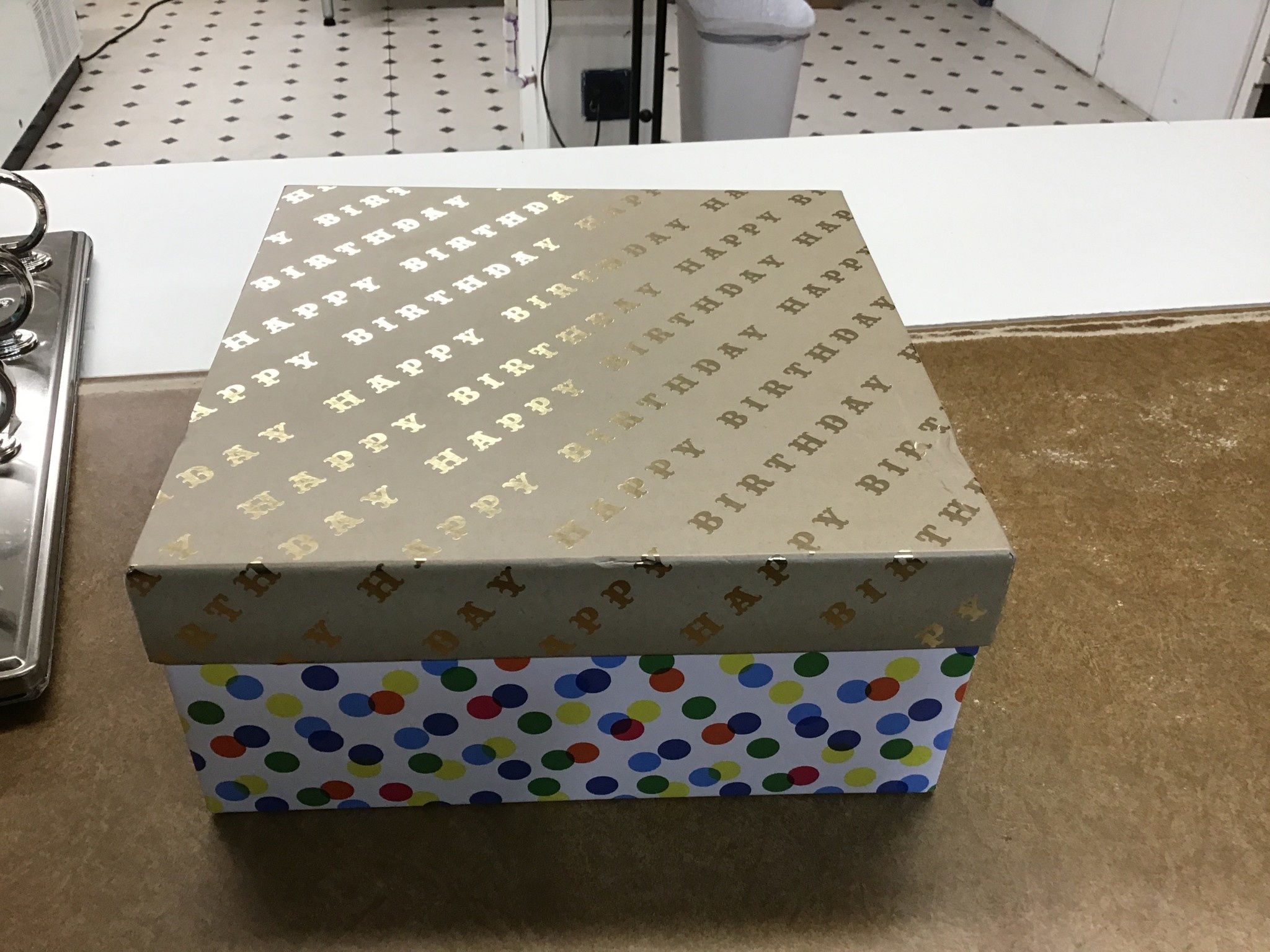 Balloons Gift Box - Spritz? Dented corner - D3 Surplus Outlet