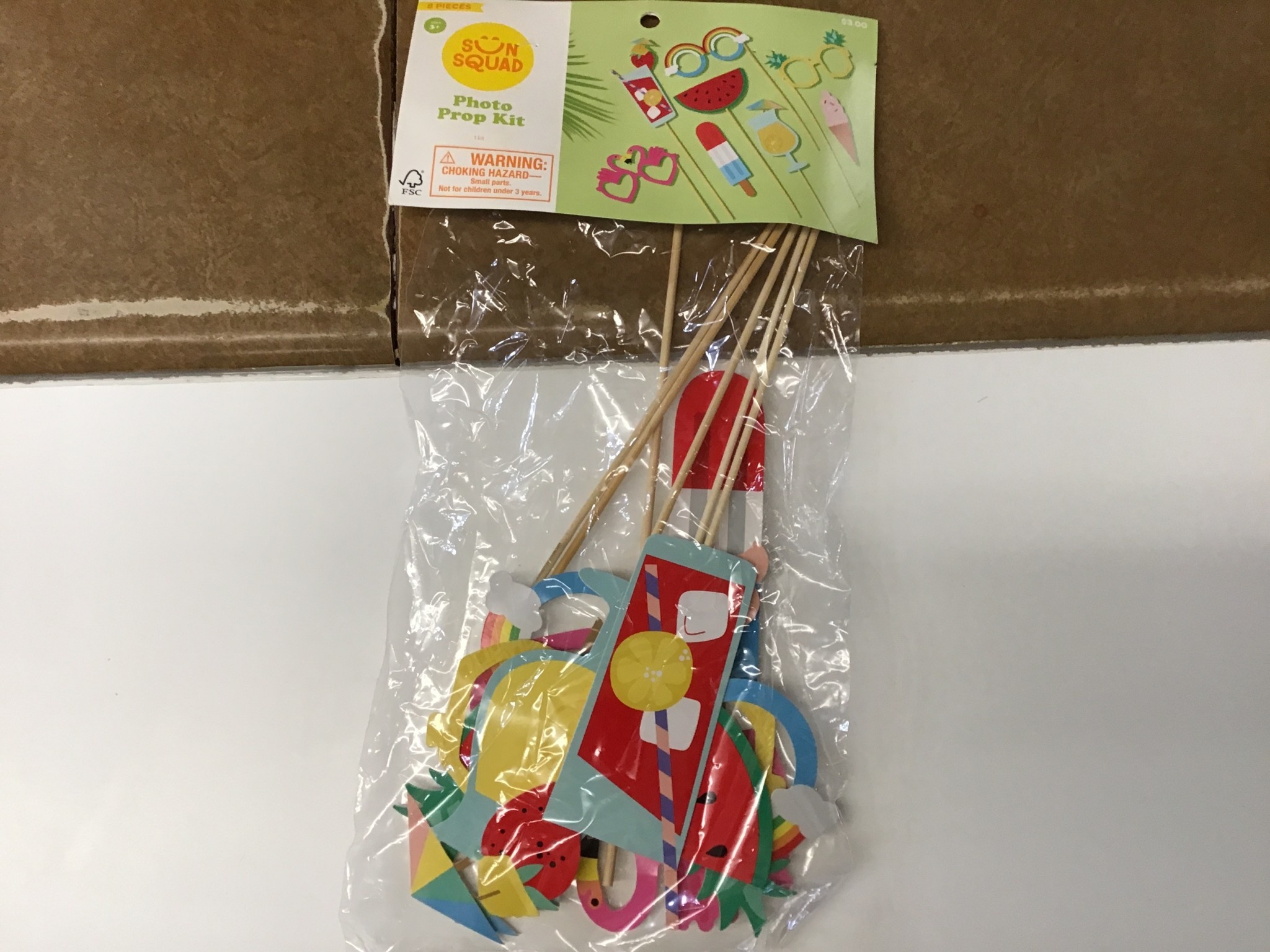 Sun Squad Photo Prop Kit 8 pieces - D3 Surplus Outlet