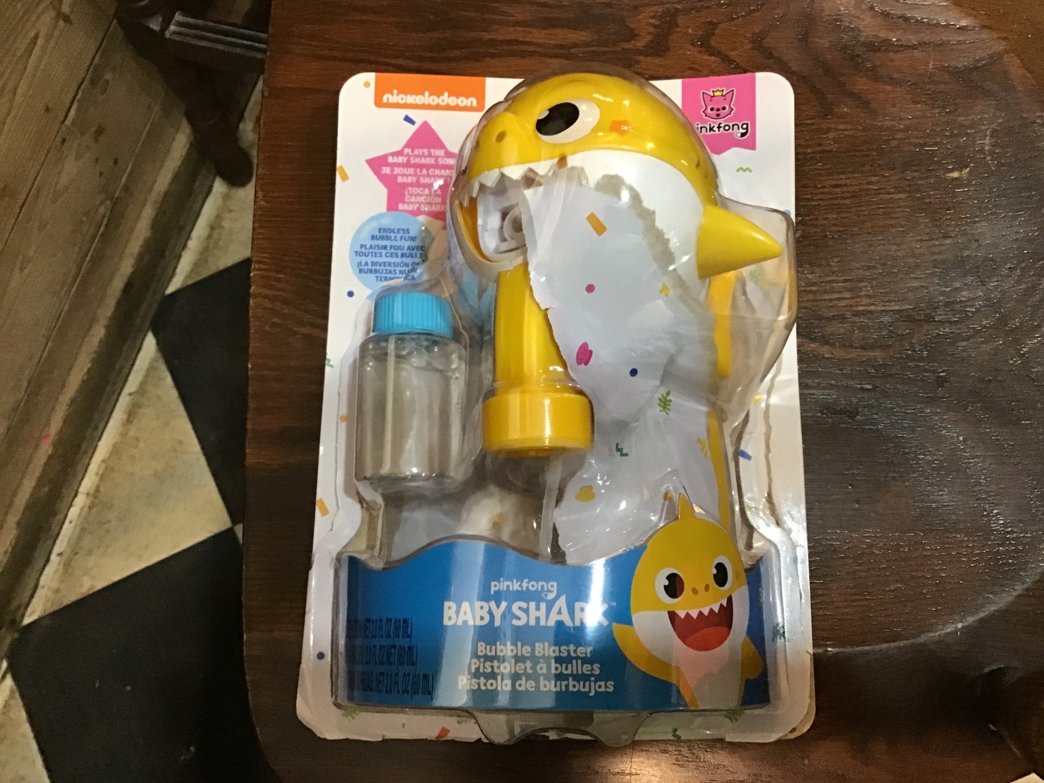 *open package* Baby Shark Pinkfong Bubble Blaster - D3 Surplus Outlet