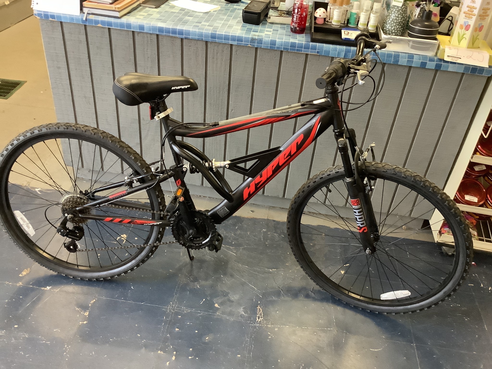 26? Hyper Shocker 18 speed Boys Bicycle - D3 Surplus Outlet