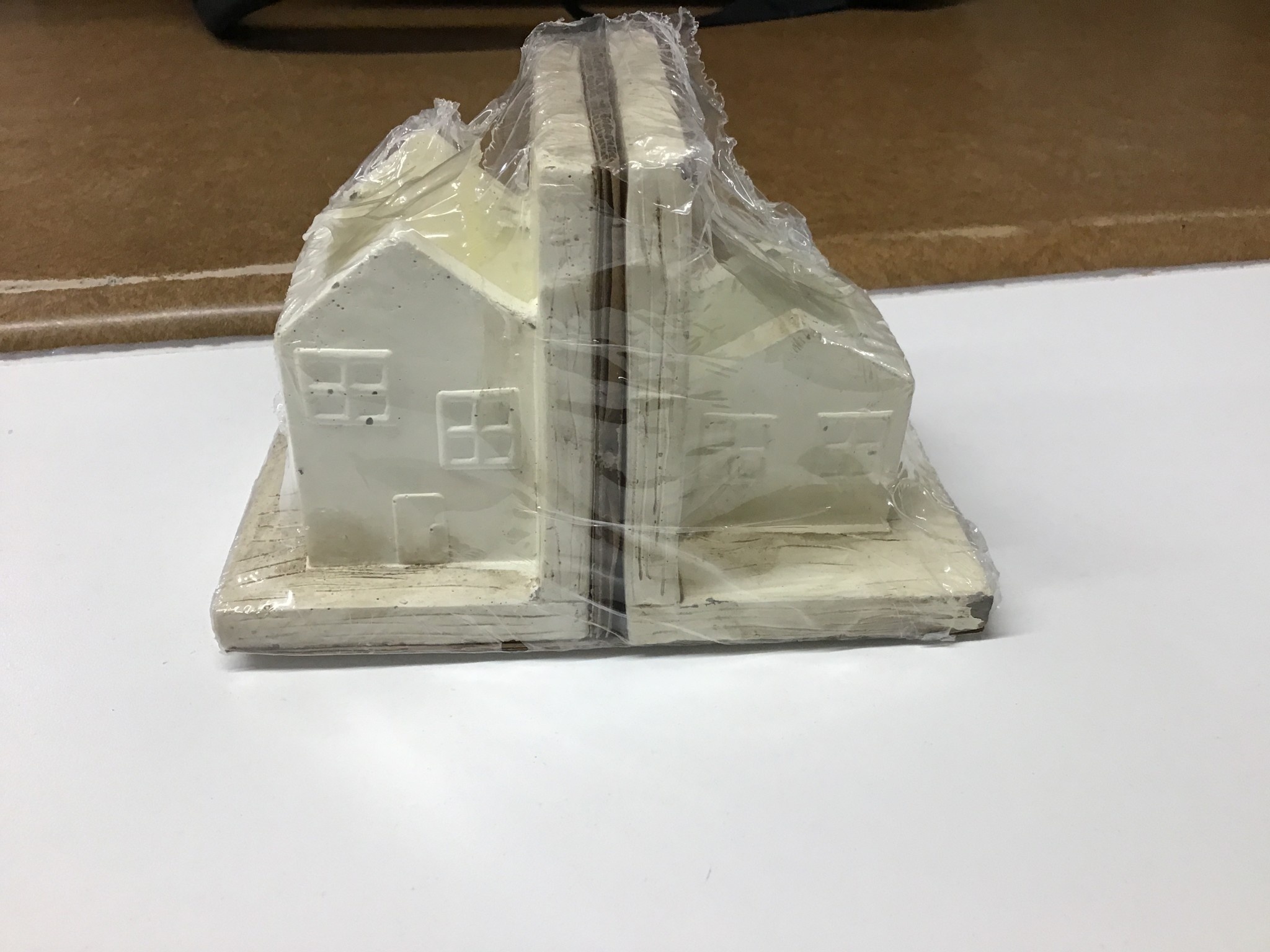 Bookends 2 count houses - D3 Surplus Outlet