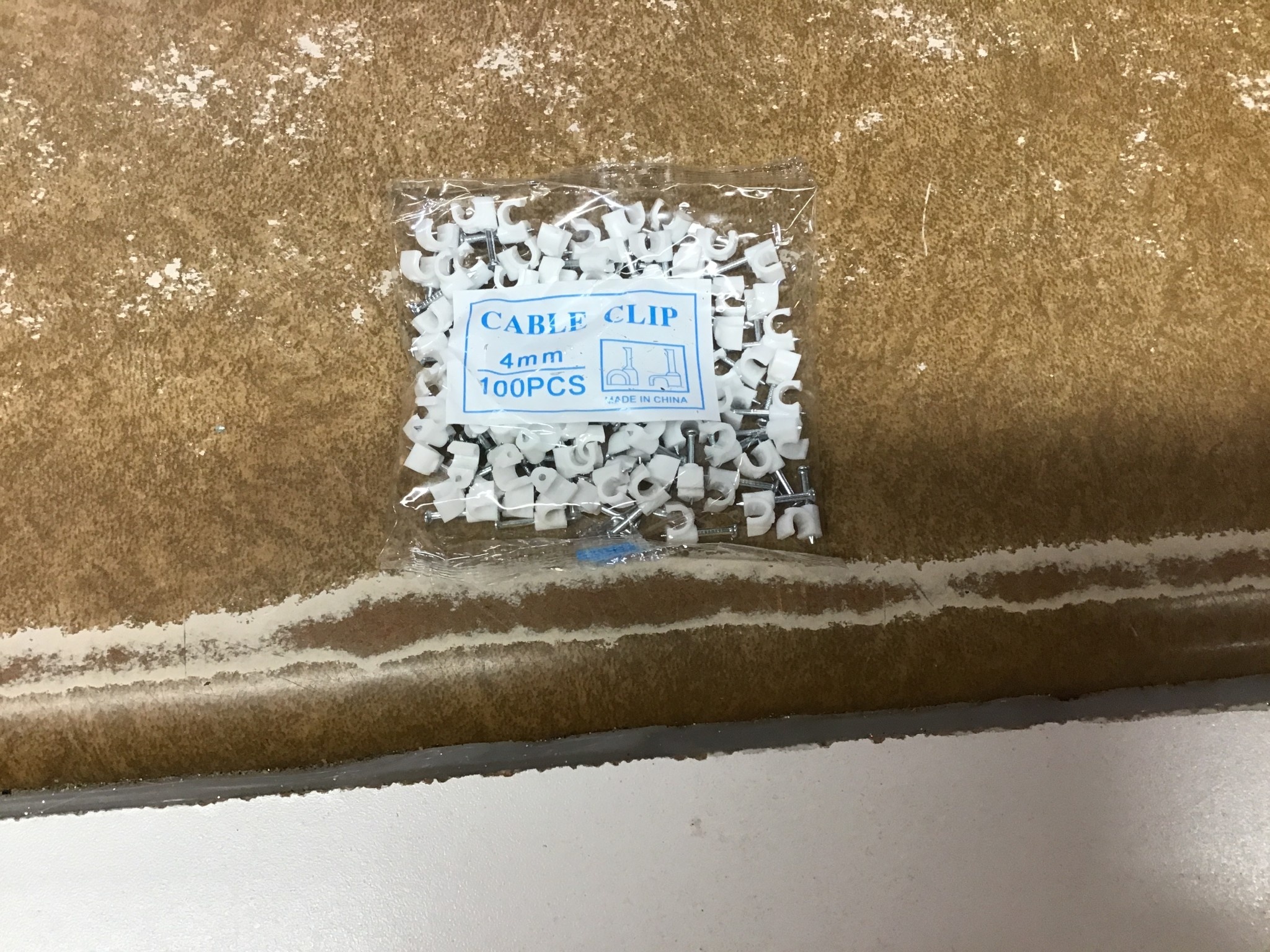 Cable Clips 4mm 100pc white - D3 Surplus Outlet