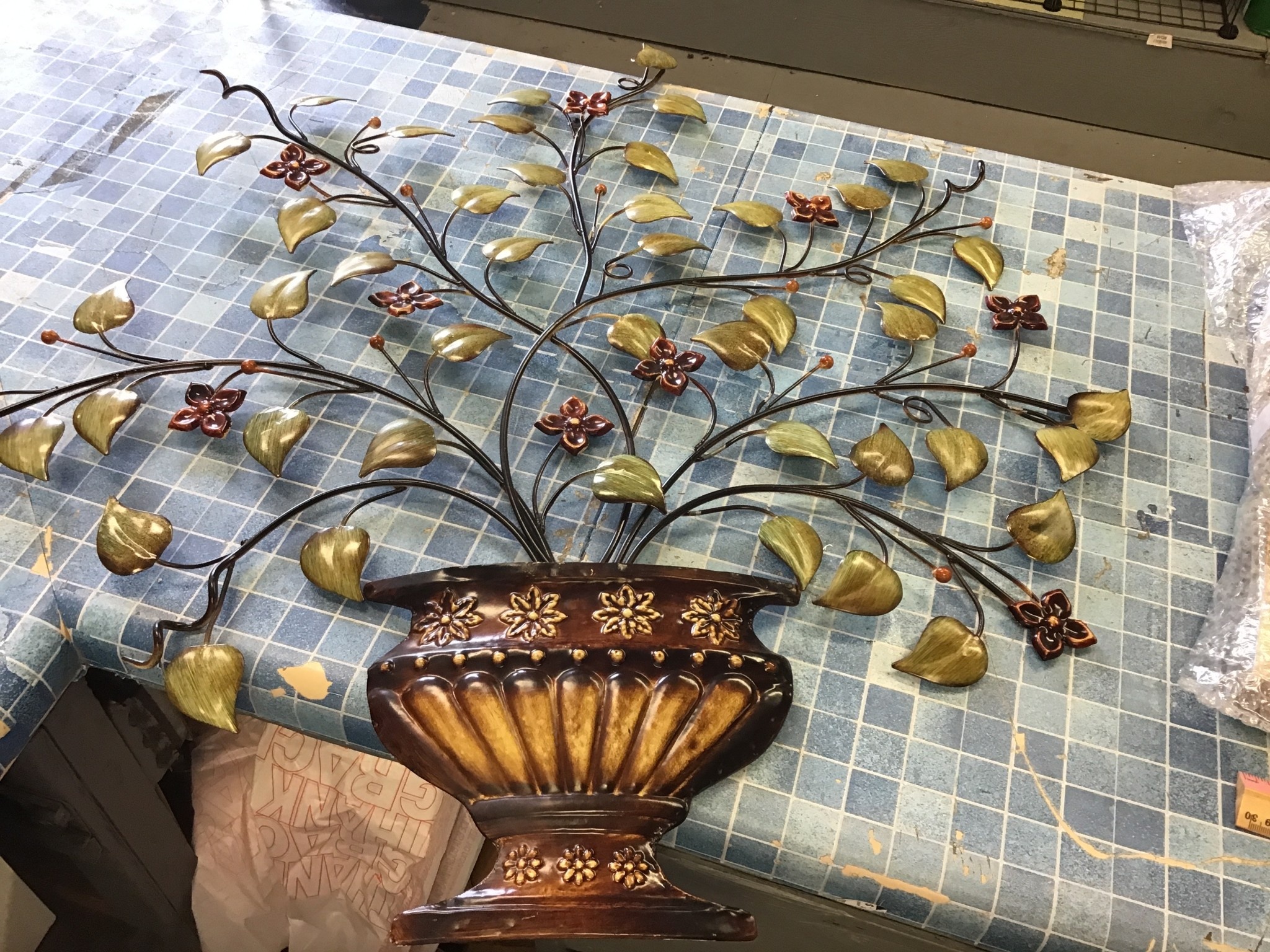 Used Metal Flower Wall Decor Minor Dents & Dings - D3 Surplus Outlet