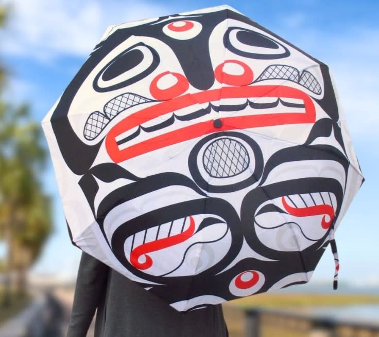 Killer Whale Crosshatch Collapsible Umbrella by Curtis Wilson - Stó∶lō ...