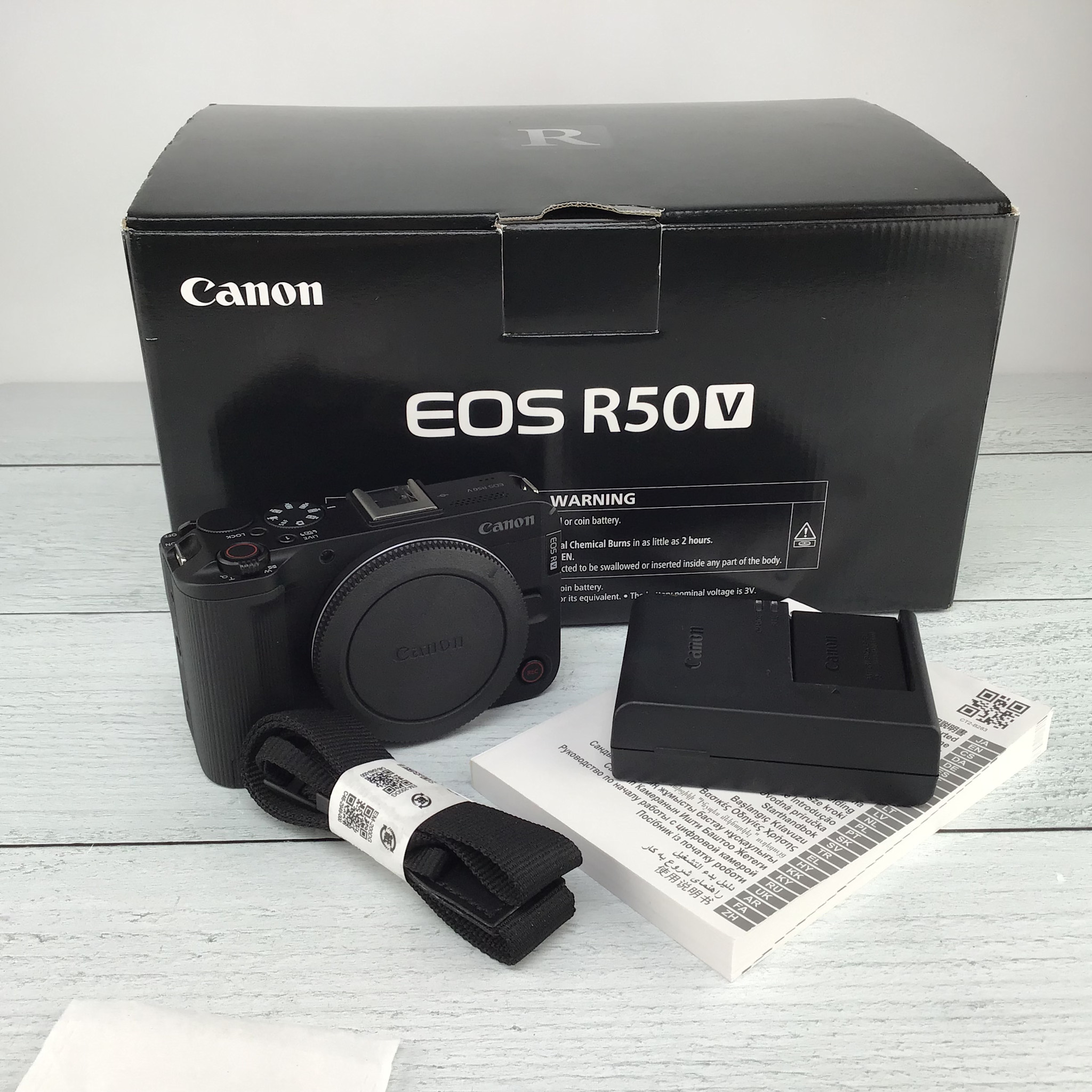Canon EOS R50V Camera Body in Box Used Good - Biggs Camera