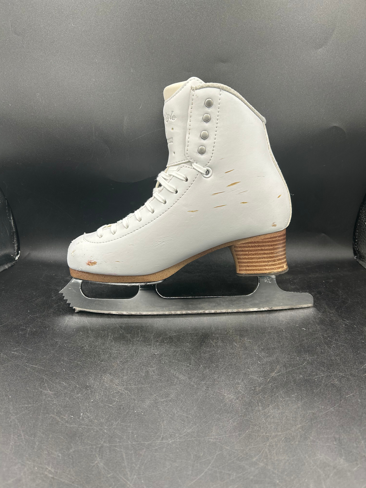 Patins Jackson freestyle 5.5W usagés - boutiqueartistique.ca